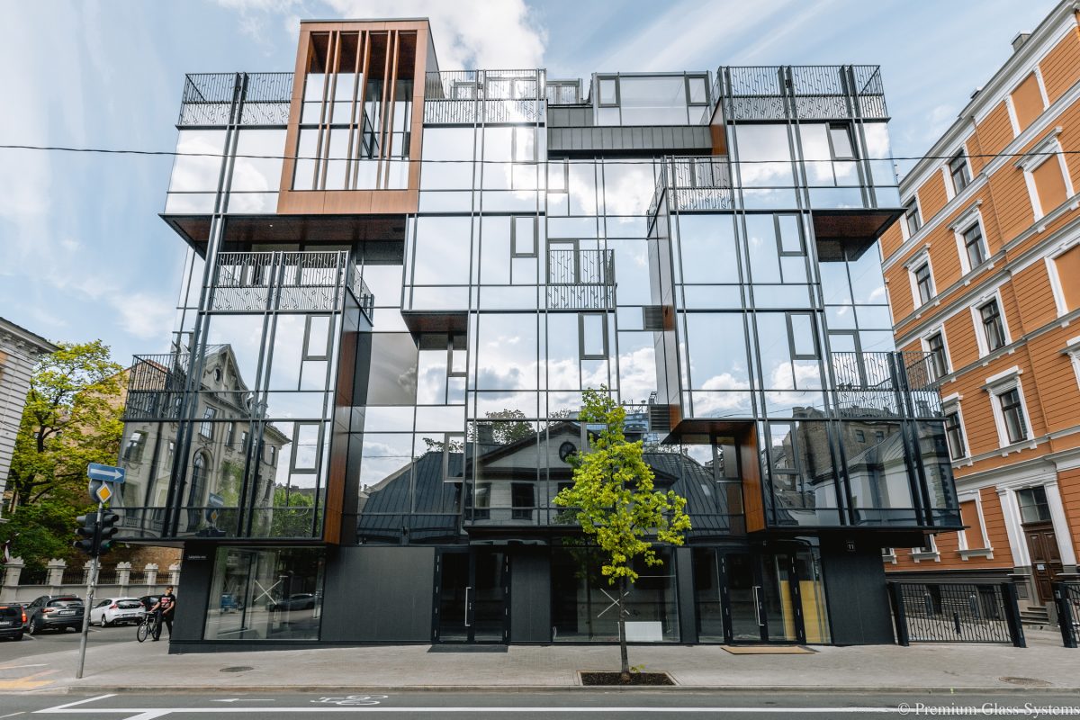 Multi-storey residential building with commercial premises - new ...